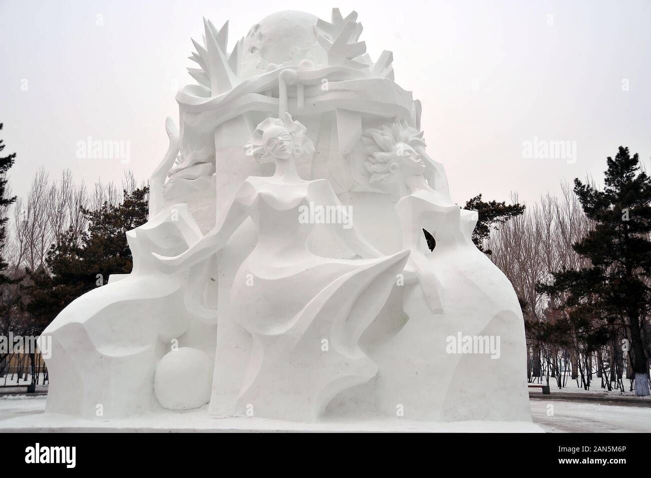 Ice sculptor harbin hi-res stock photography and images - Alamy