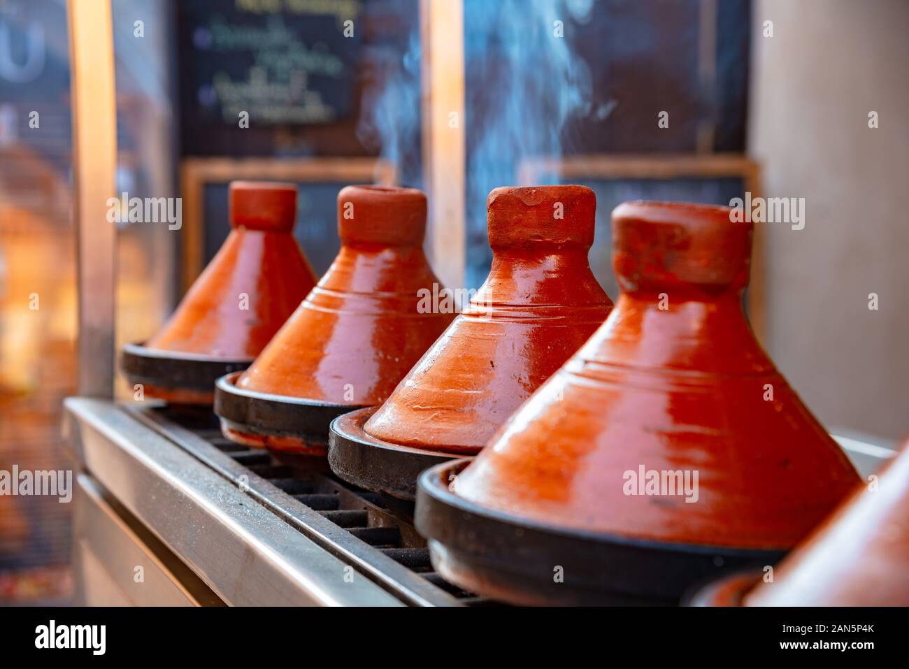 Clay pot africa pots hi-res stock photography and images - Alamy