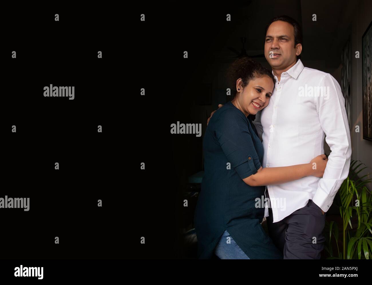 Young wife hugging her husband Stock Photo - Alamy