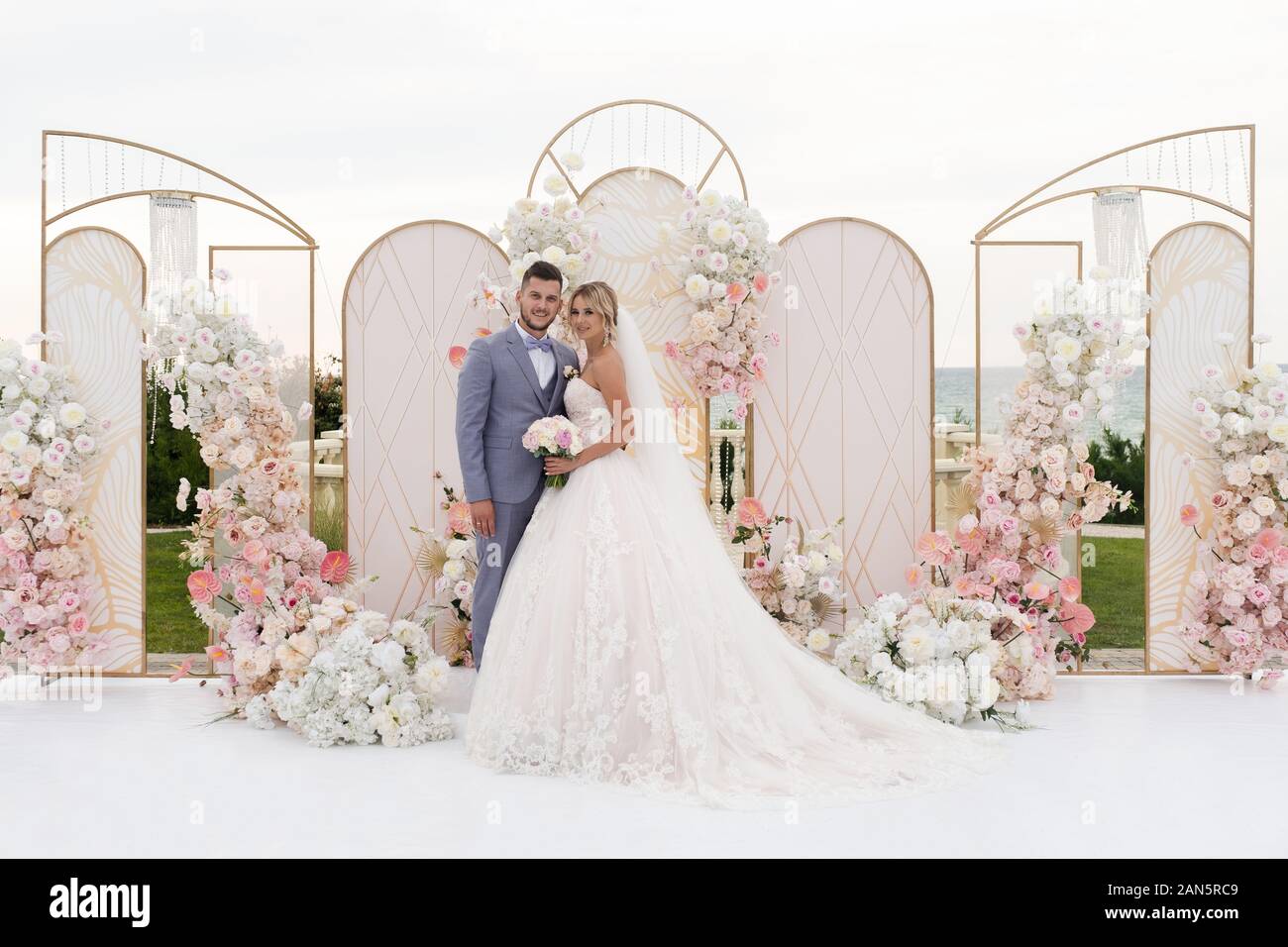 Wedding ceremony couple hi-res stock photography and images - Alamy