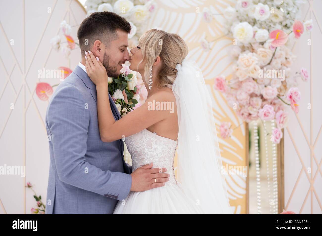 Beautiful wedding couple at the ceremony Stock Photo - Alamy