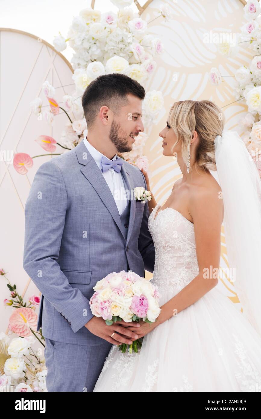 Beautiful wedding couple at the ceremony Stock Photo - Alamy