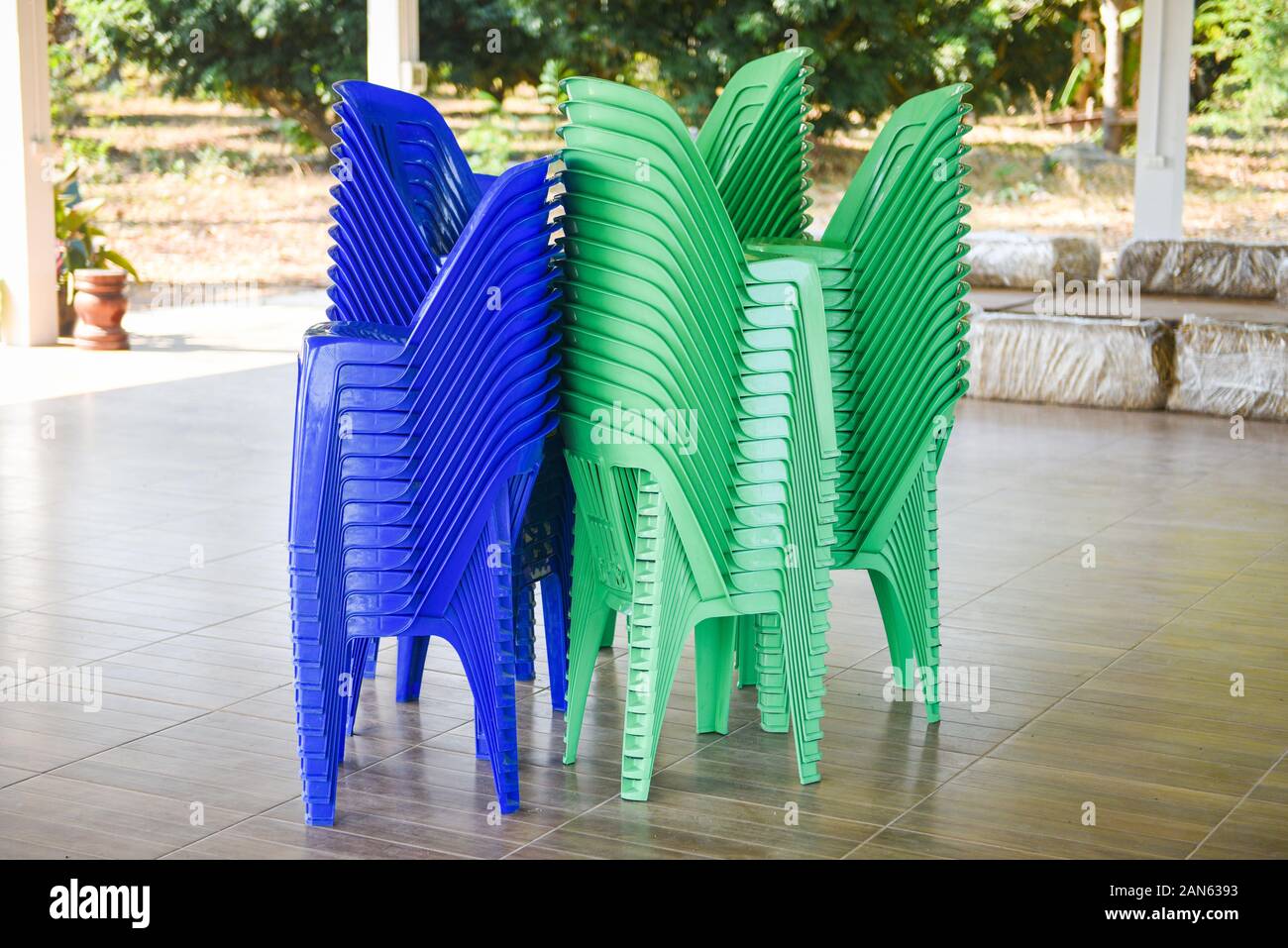 Plastic wedding chairs hi-res stock photography and images - Alamy