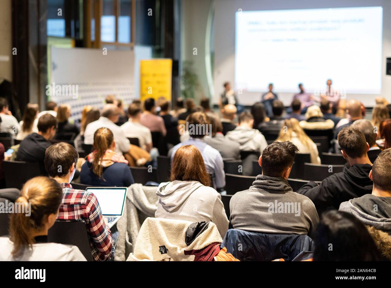 Round table discussion at business conference event Stock Photo - Alamy