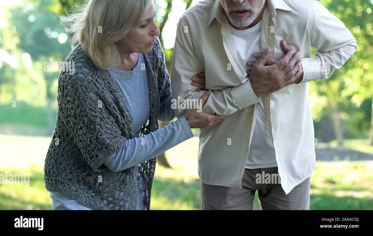 Heart attack clutching chest hi-res stock photography and images - Alamy