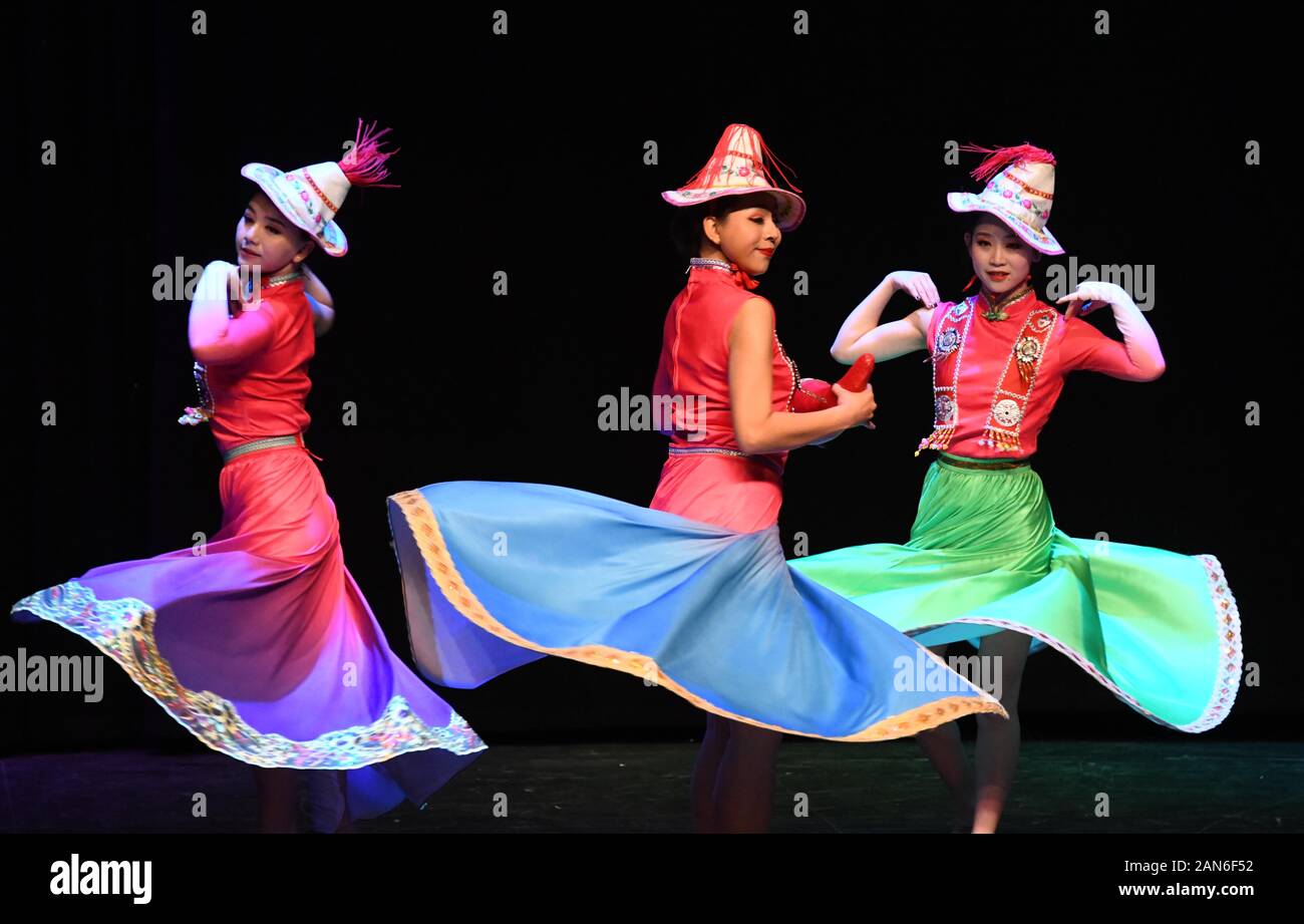 (200116) -- ISTANBUL, Jan. 16, 2020 (Xinhua) -- Performers dance in ...