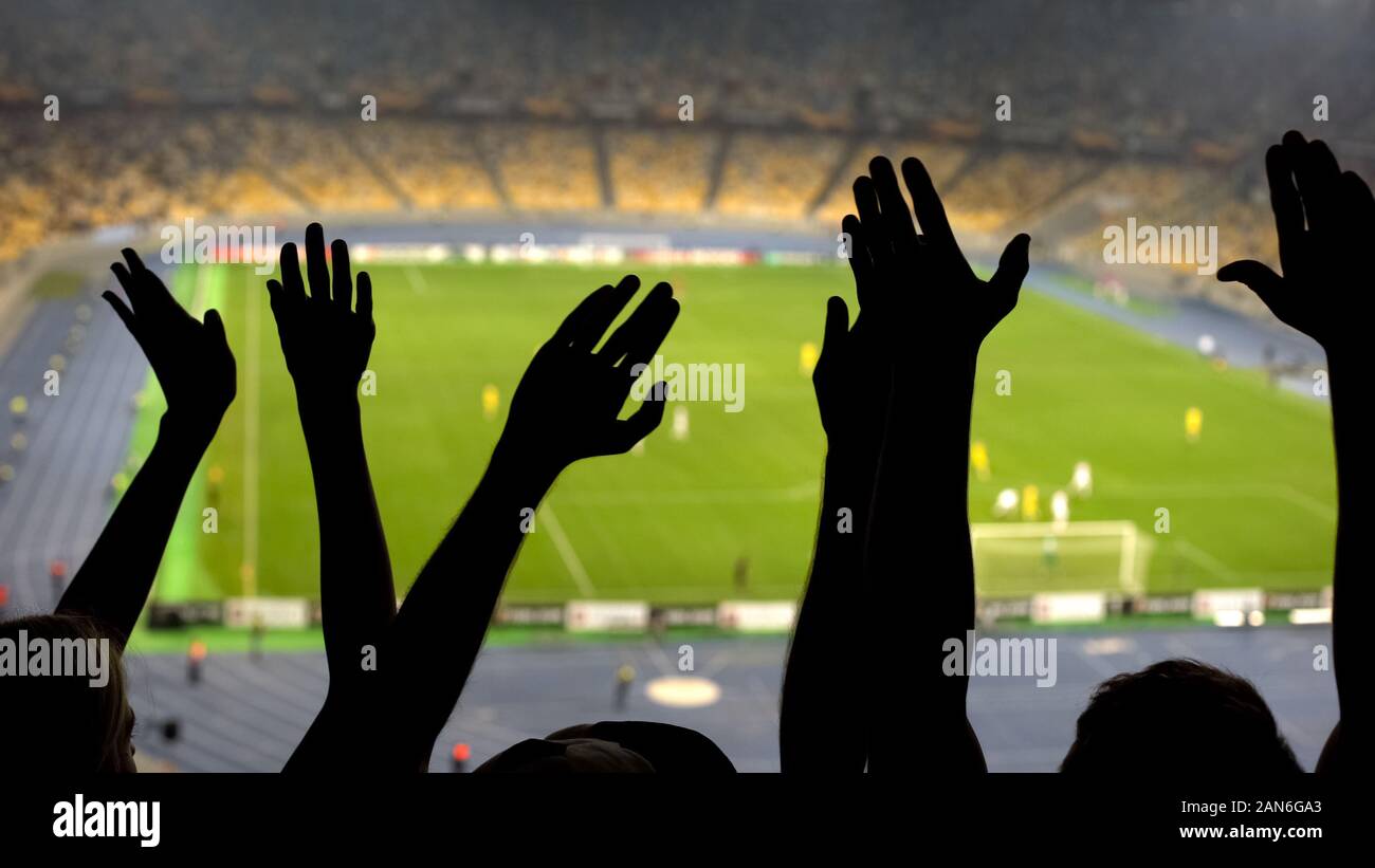 Cheer girls on stadium field hi-res stock photography and images - Alamy
