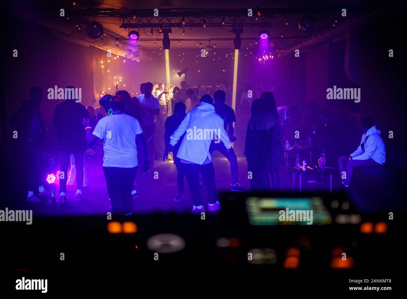 Night club party hi-res stock photography and images - Alamy