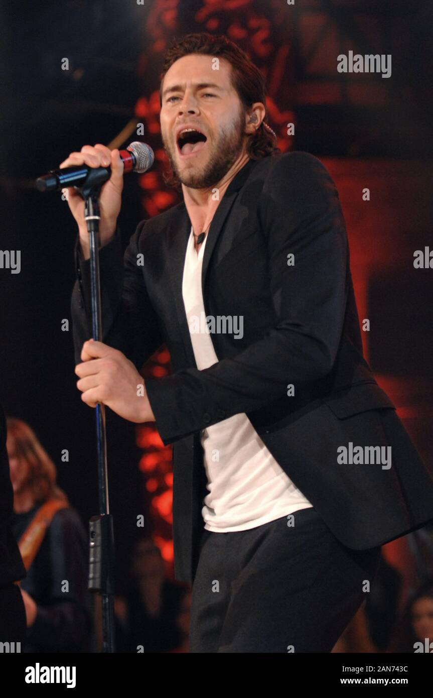 Mark owen take that 2006 hi-res stock photography and images - Alamy