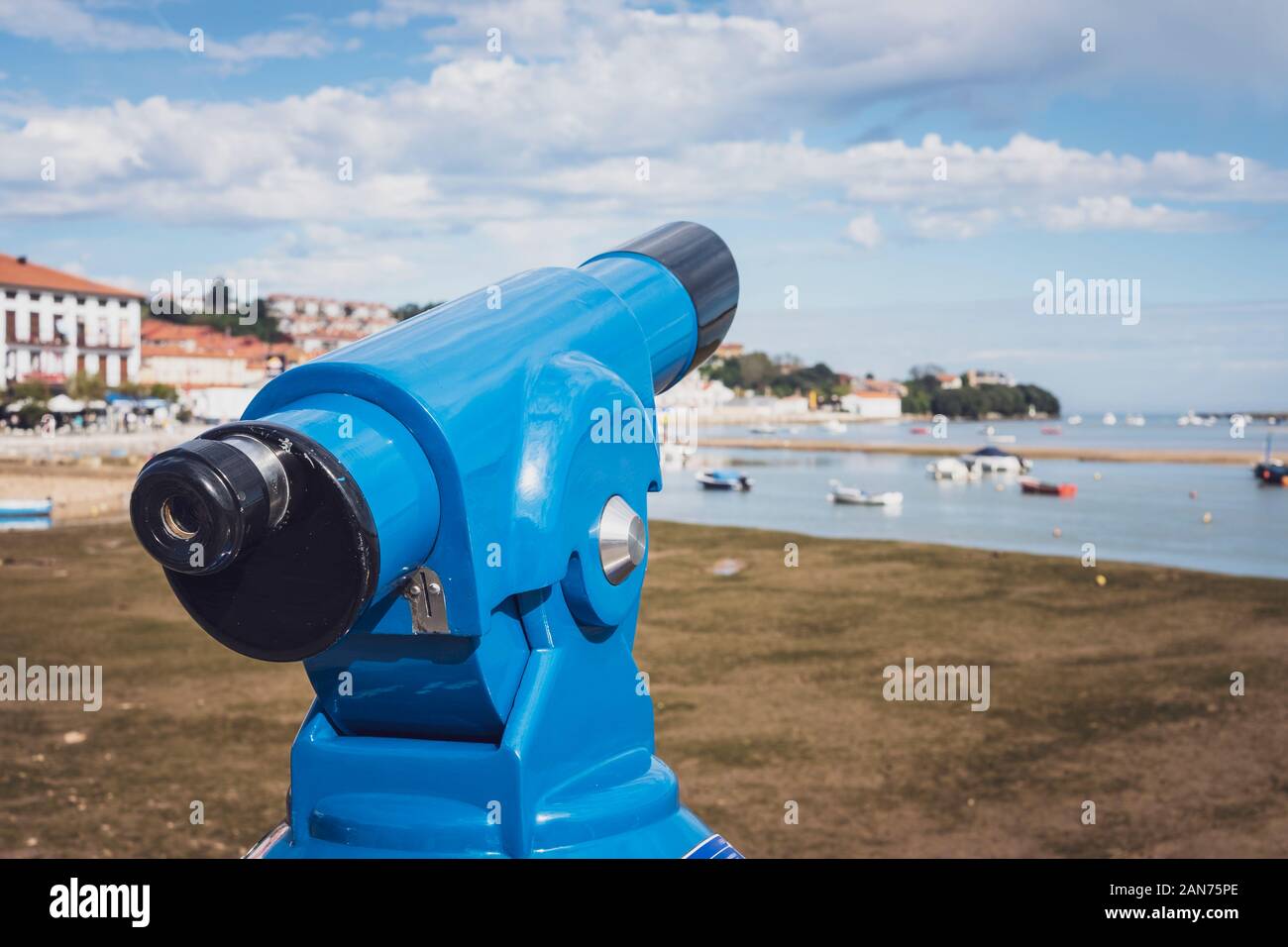 Coin operated monocular telescope for tourist Stock Photo - Alamy