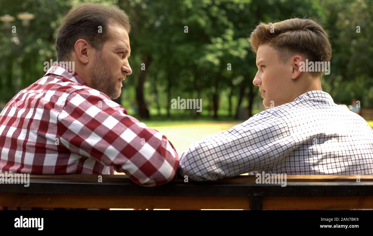 Father son talking serious hi-res stock photography and images - Alamy