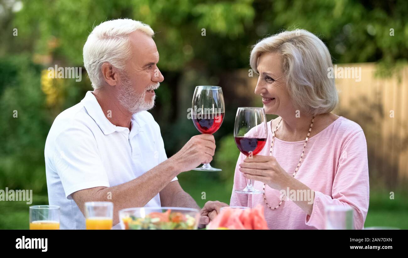 Man complimenting woman hi-res stock photography and images - Alamy