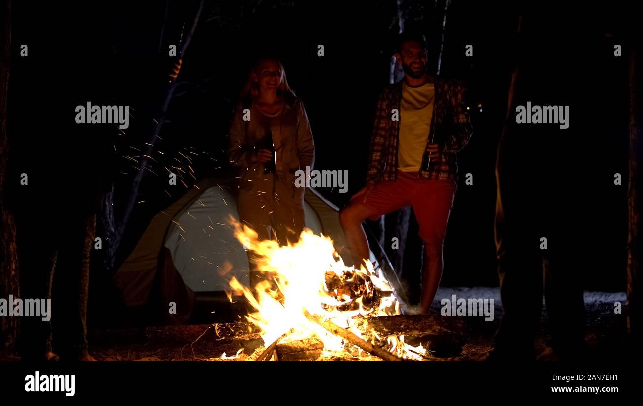 Friends around campfire happy campers hi-res stock photography and ...
