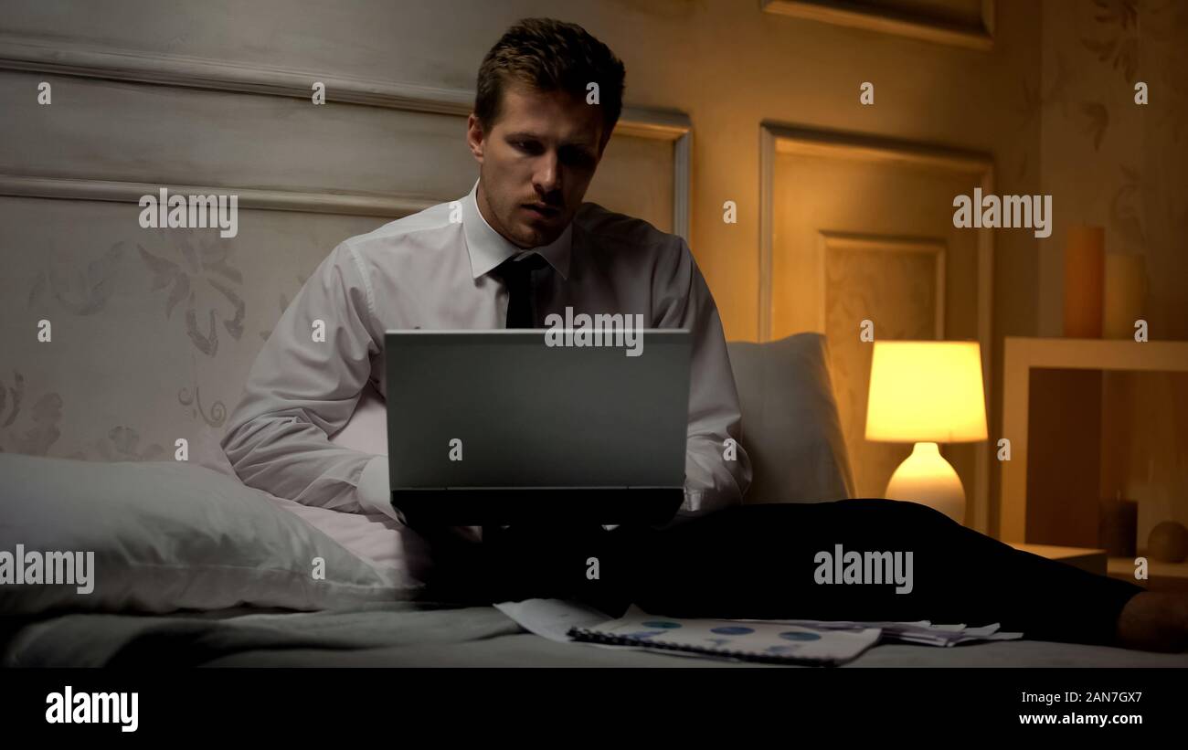 Texting on computer hi-res stock photography and images - Alamy