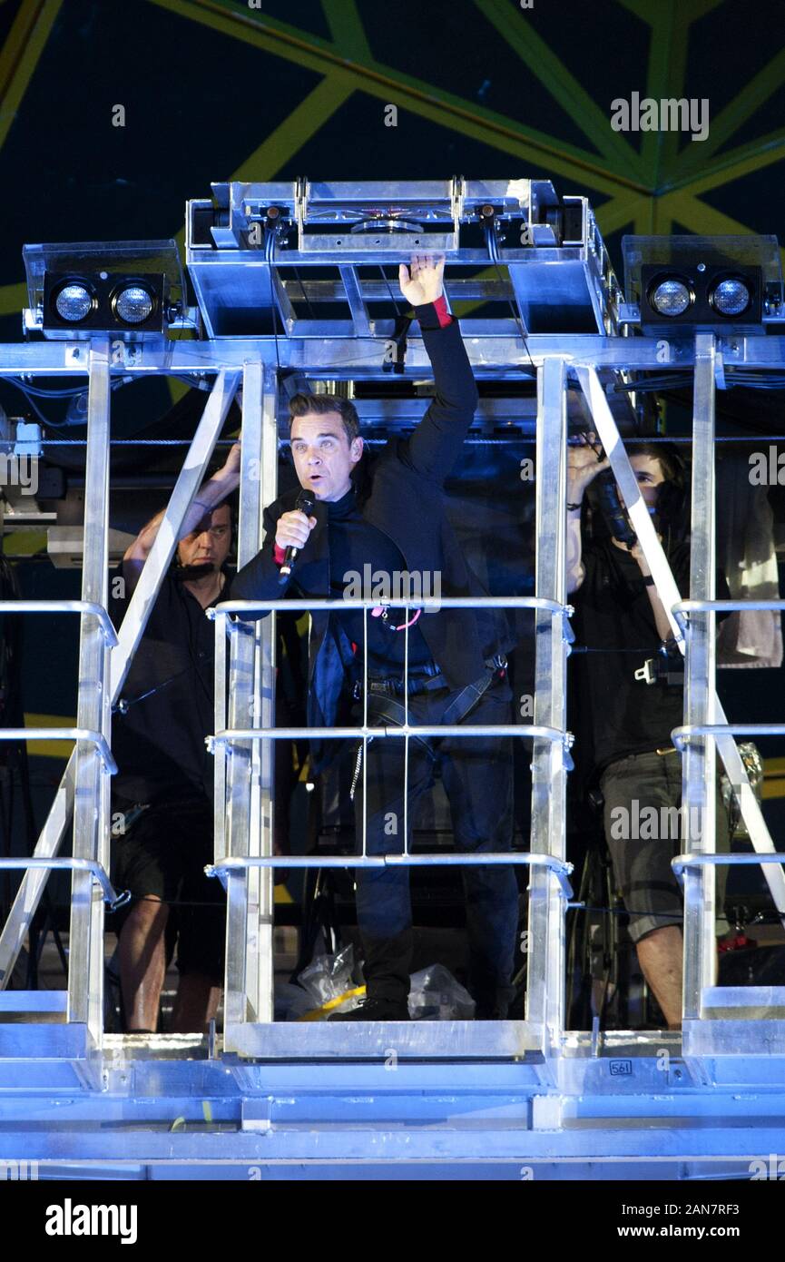 Mark owen take that 2006 hi-res stock photography and images - Alamy