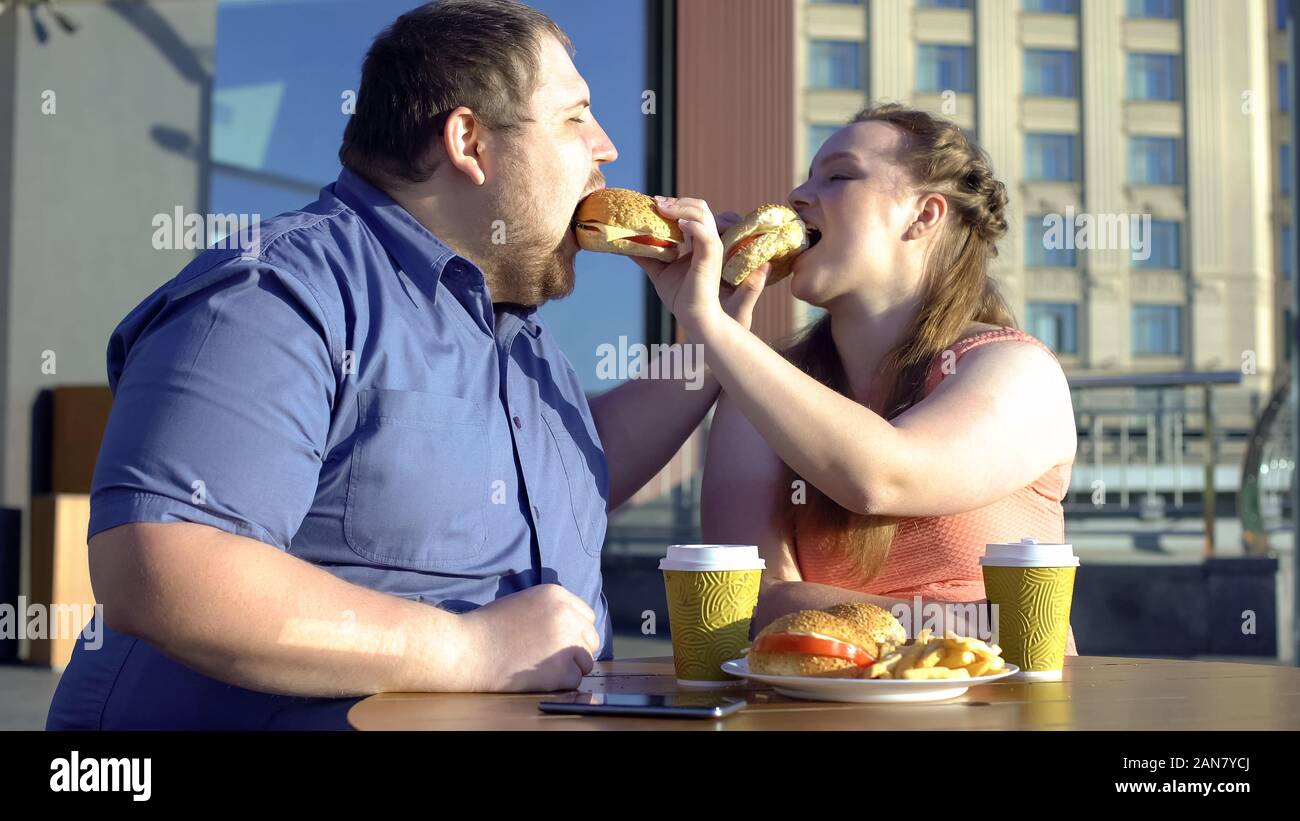 Fat people eating burgers hi-res stock photography and images - Alamy