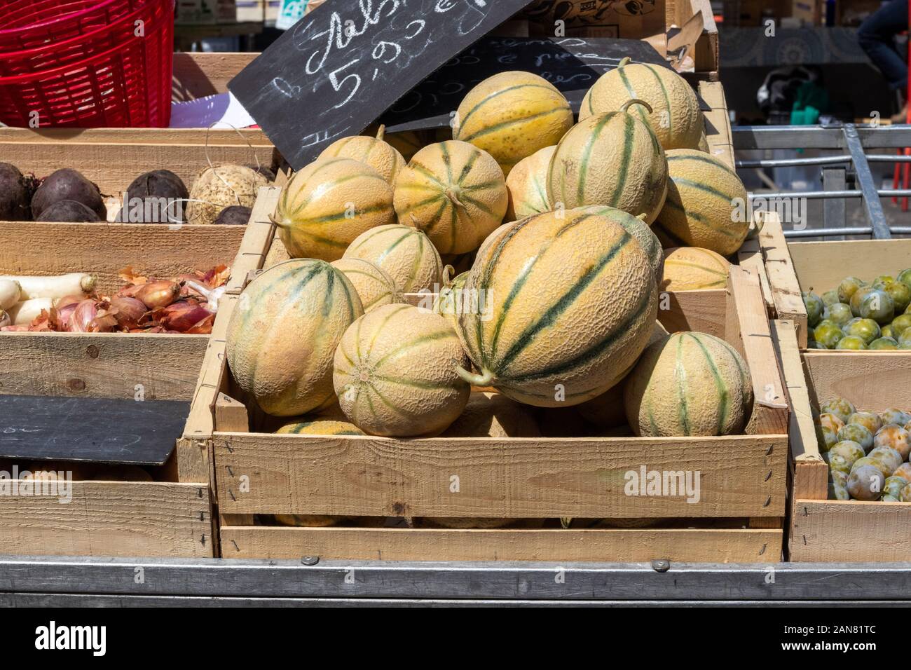 Stand de fruits frais hi-res stock photography and images - Alamy