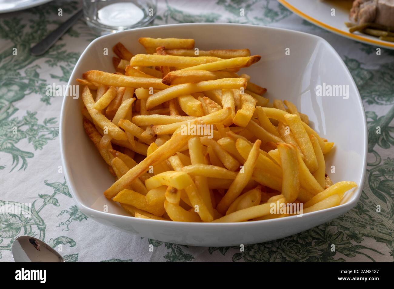Plat de frites Stock Photo - Alamy