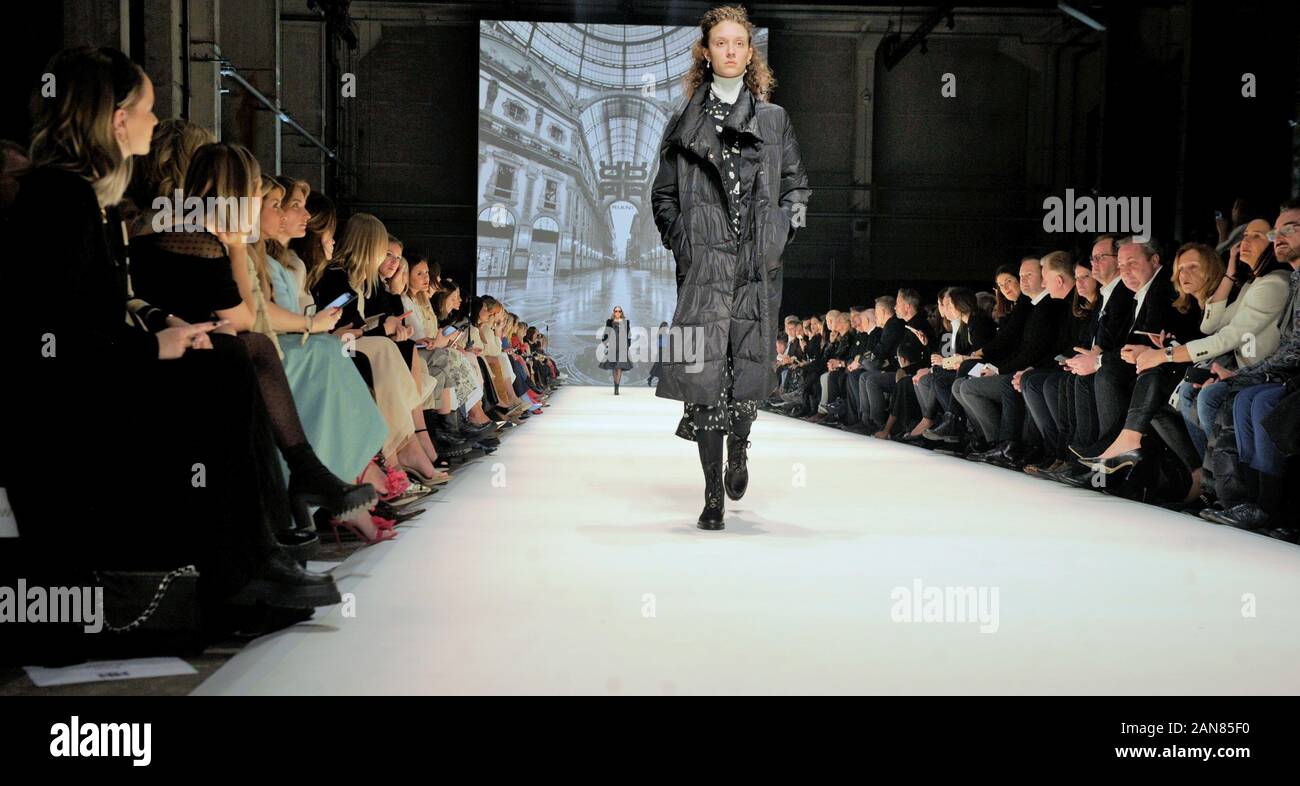 Models bei der Riani fashion show Berlin Fashion Week Autumn/Winter ...