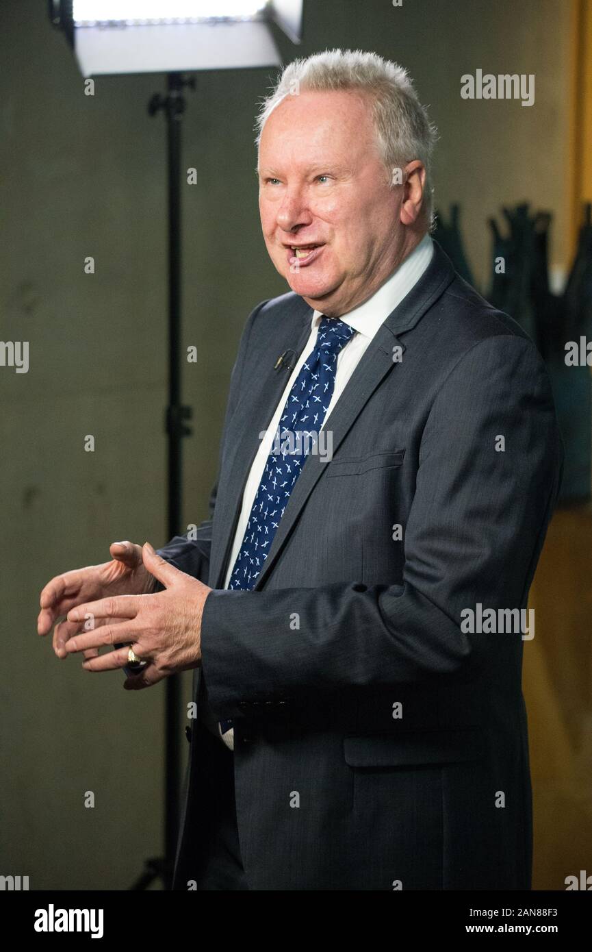 Tv interview hi-res stock photography and images - Alamy