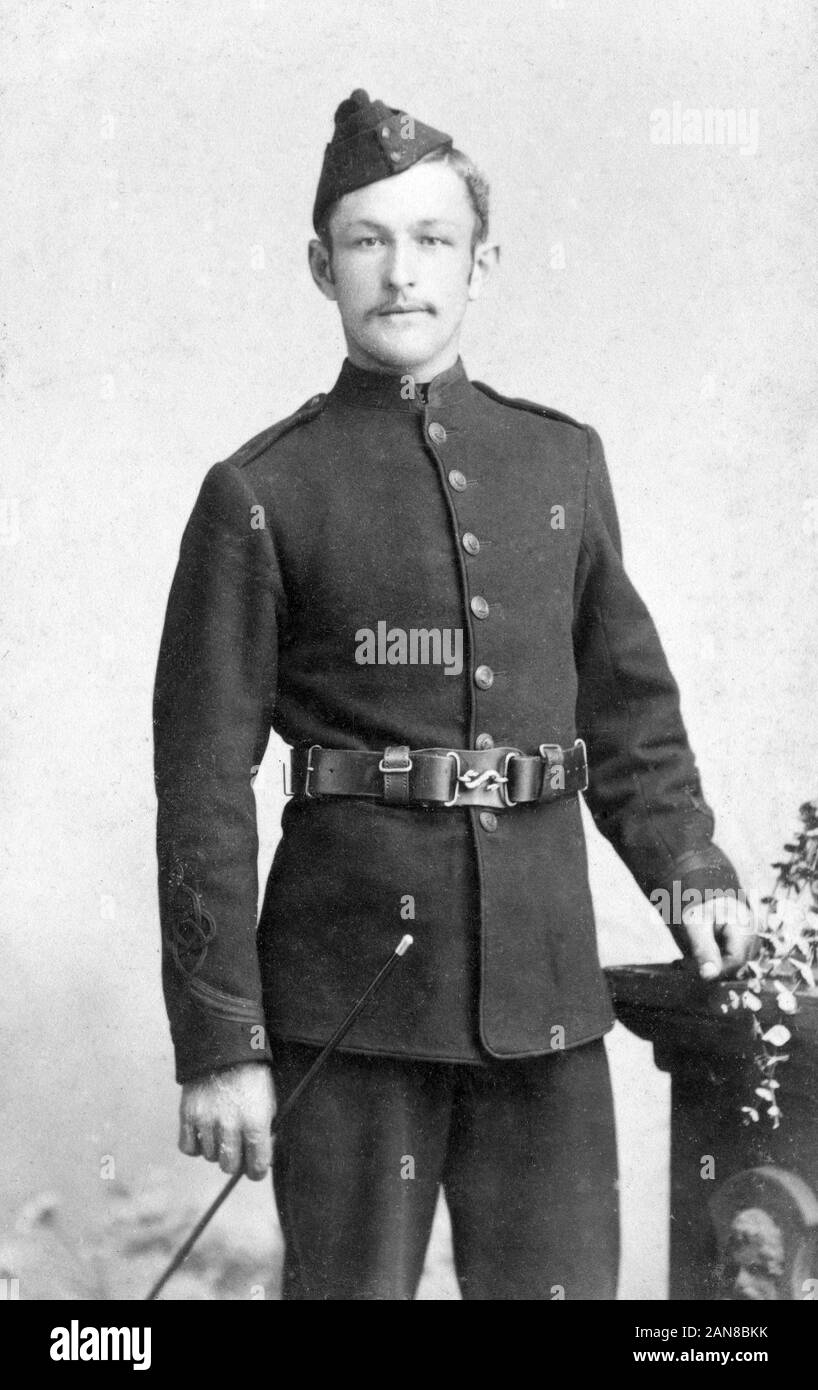 Victorian soldier in uniform Stock Photo - Alamy