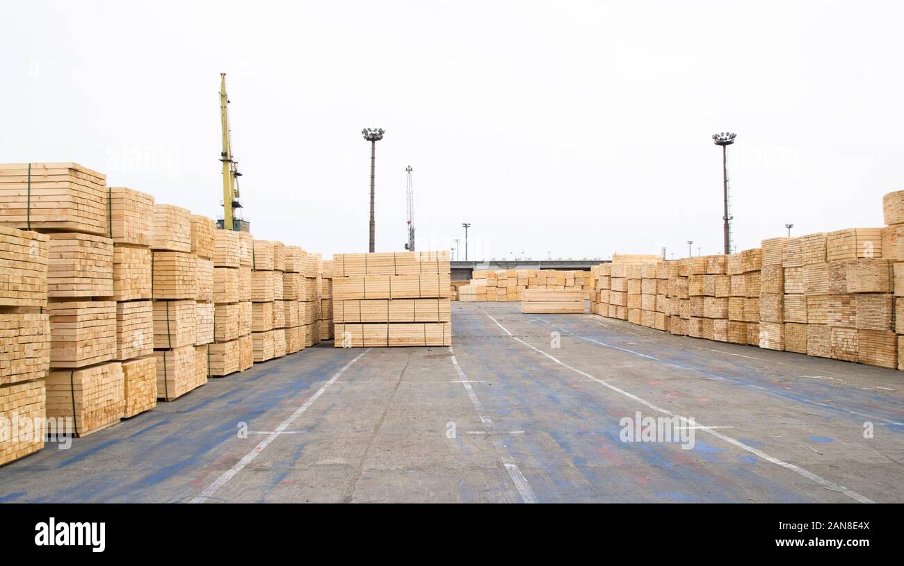 Shipping timber loading boat hi-res stock photography and images - Alamy