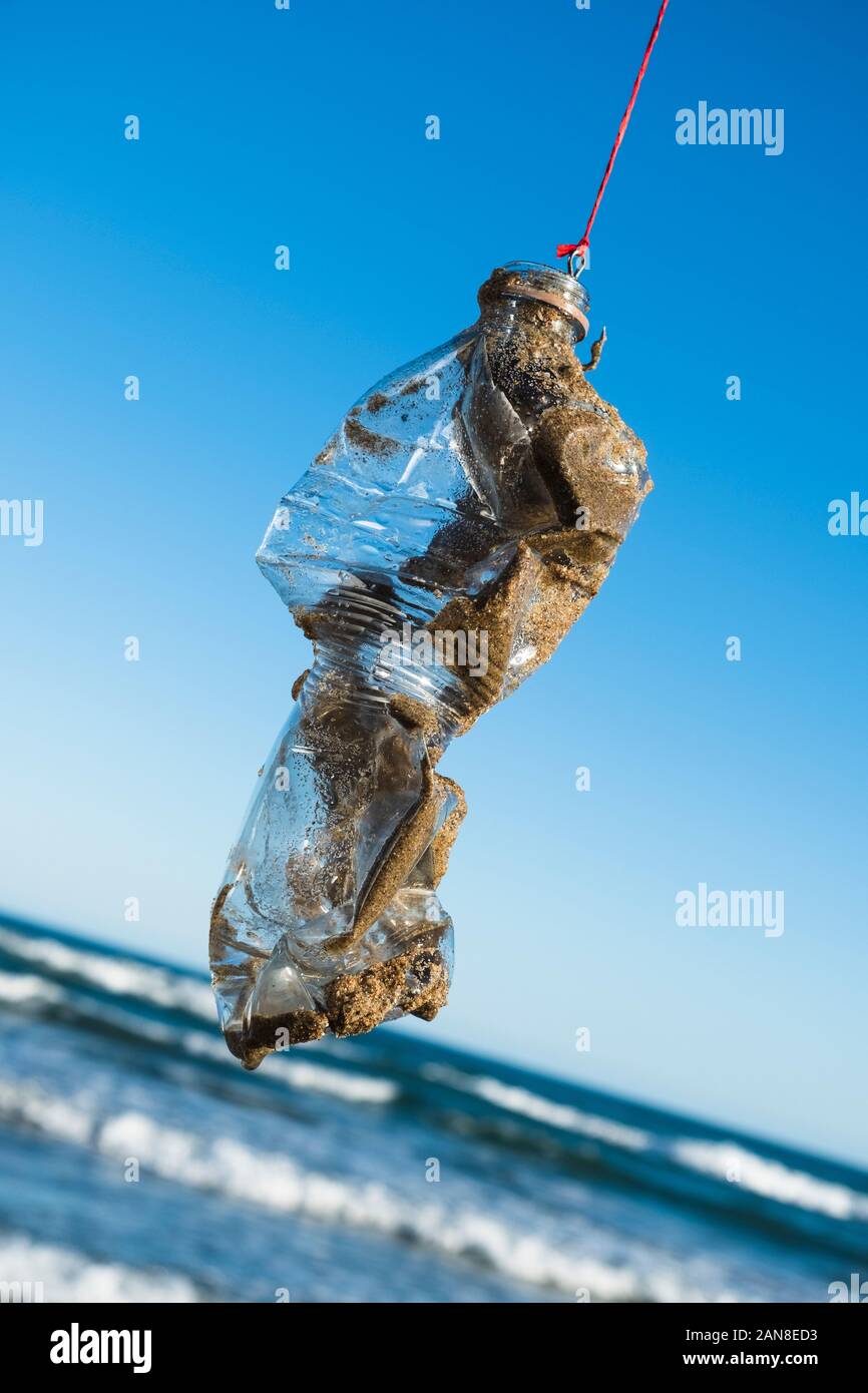 Plastic bottle ocean fish hi-res stock photography and images - Alamy
