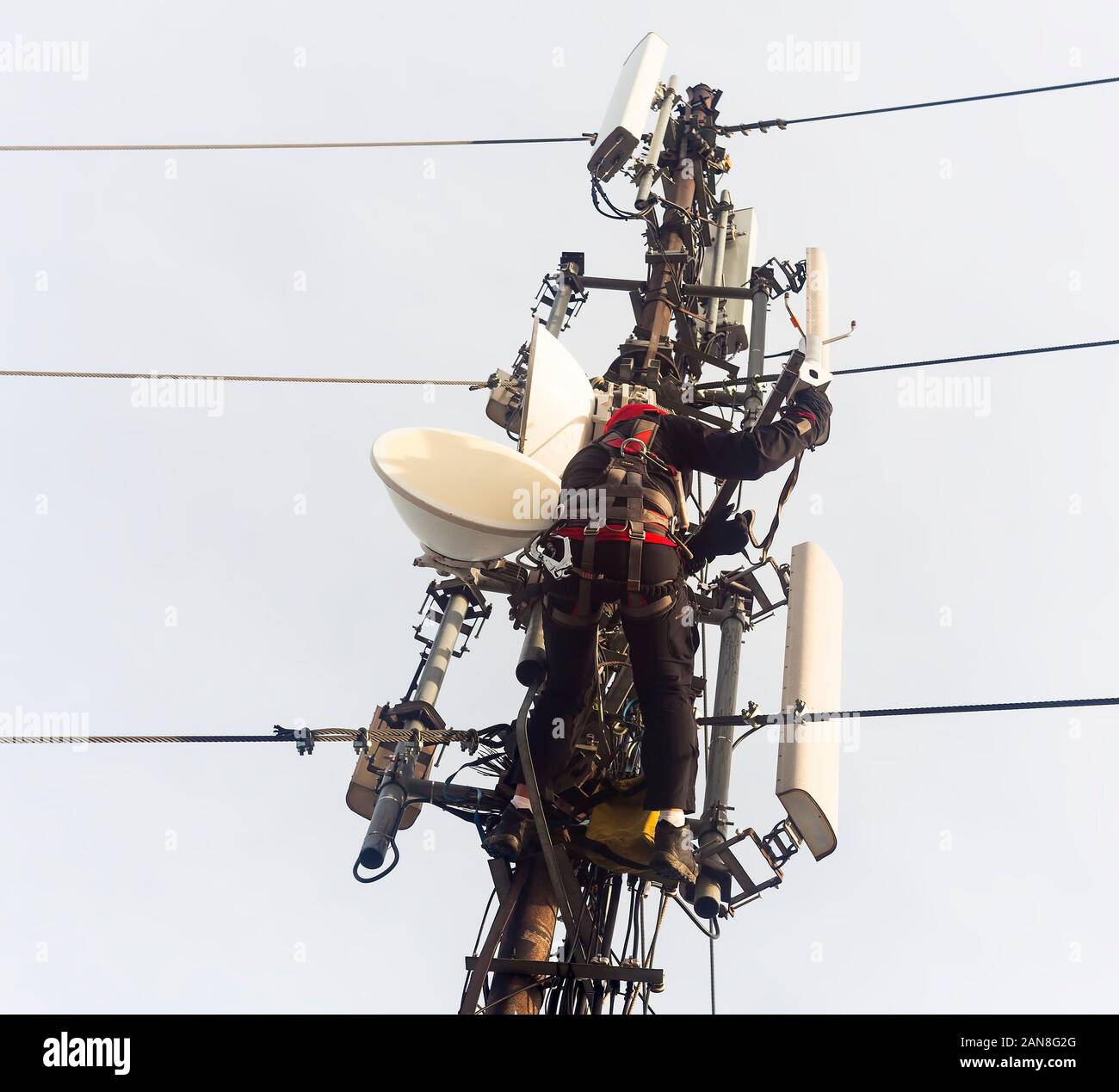 Worker climbing utility pole hi-res stock photography and images - Alamy