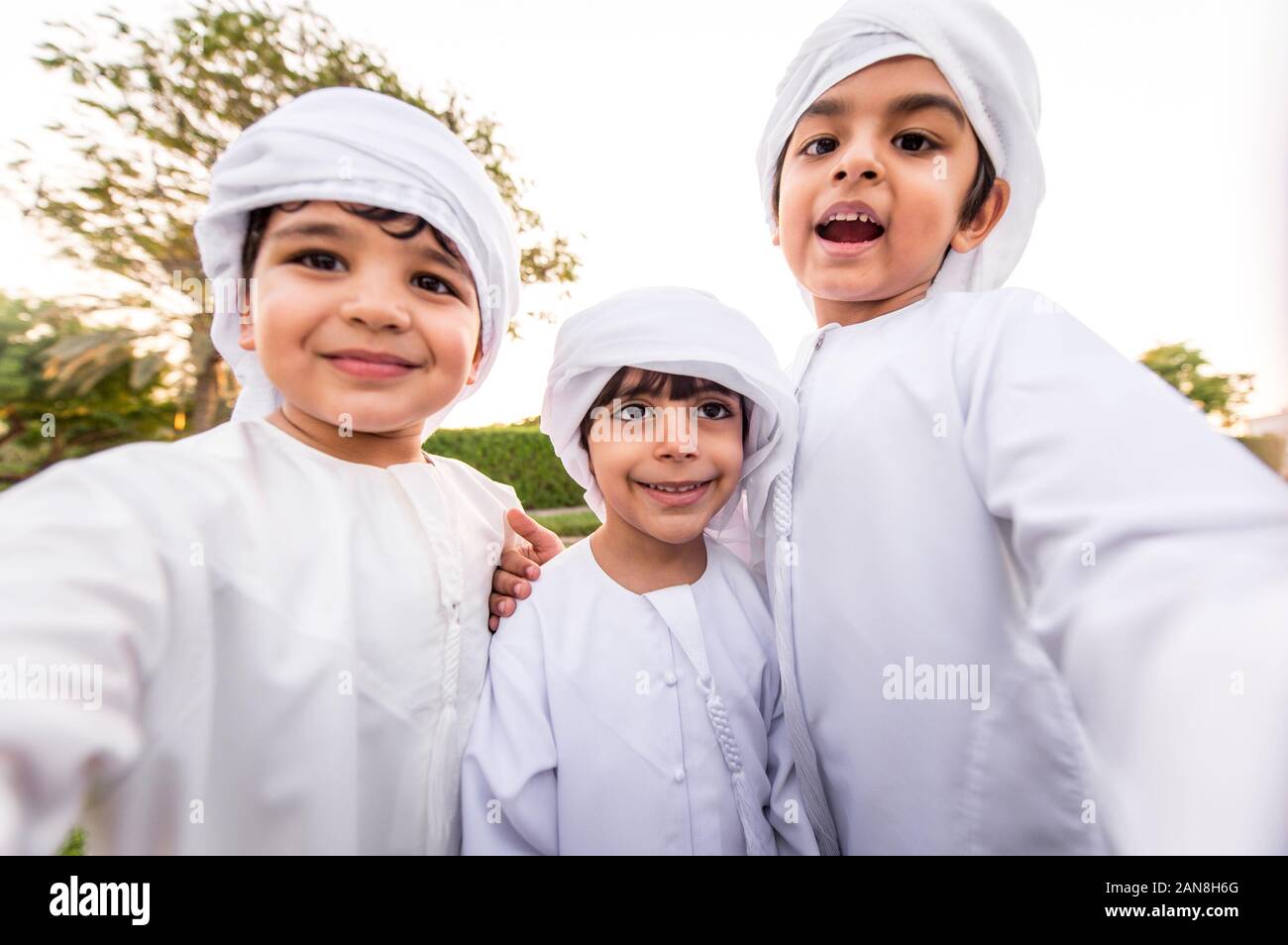 Children playing traditional uae hi-res stock photography and images ...