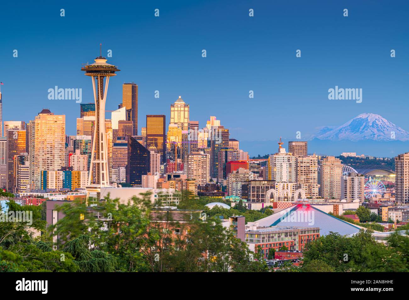 Seattle skyline night hi-res stock photography and images - Alamy