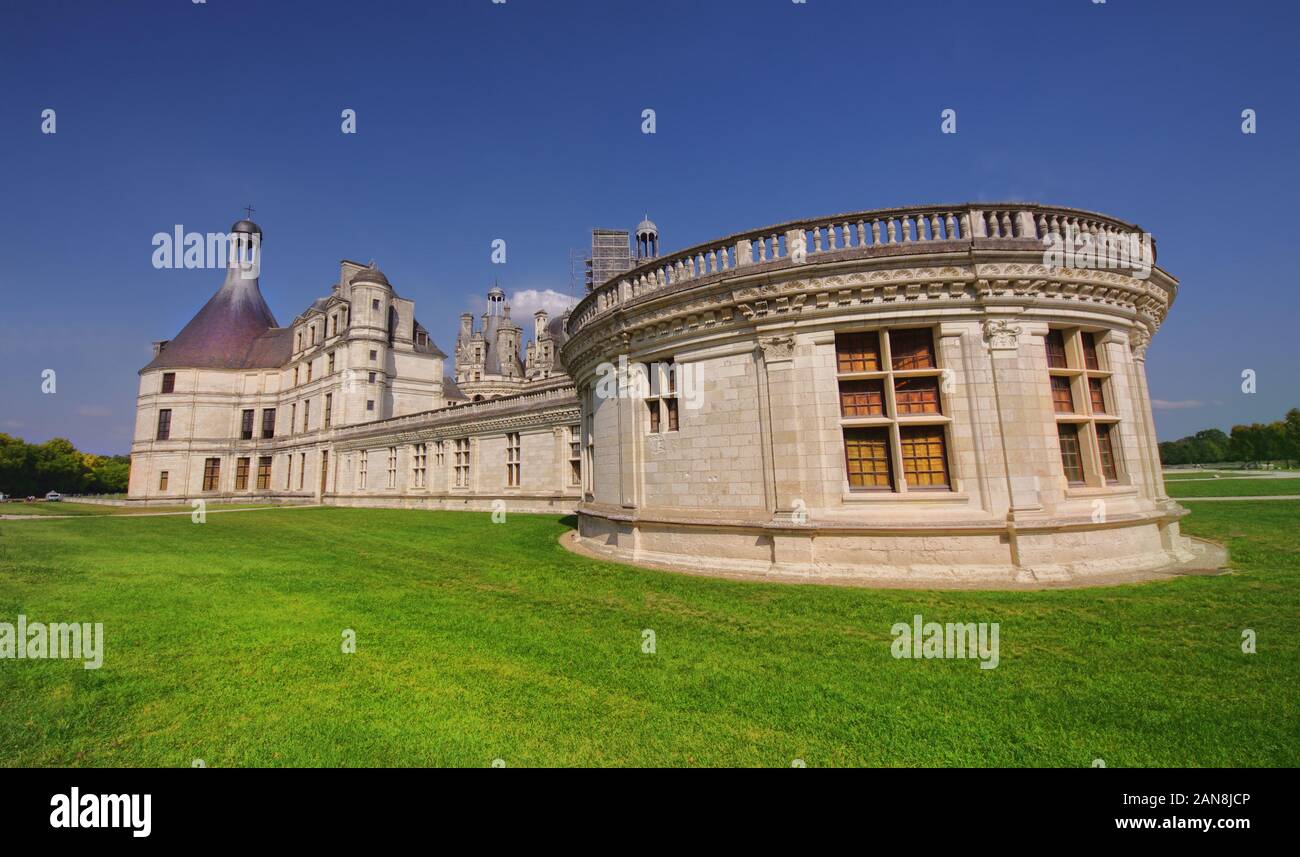 Chateau chambord bridge hi-res stock photography and images - Alamy