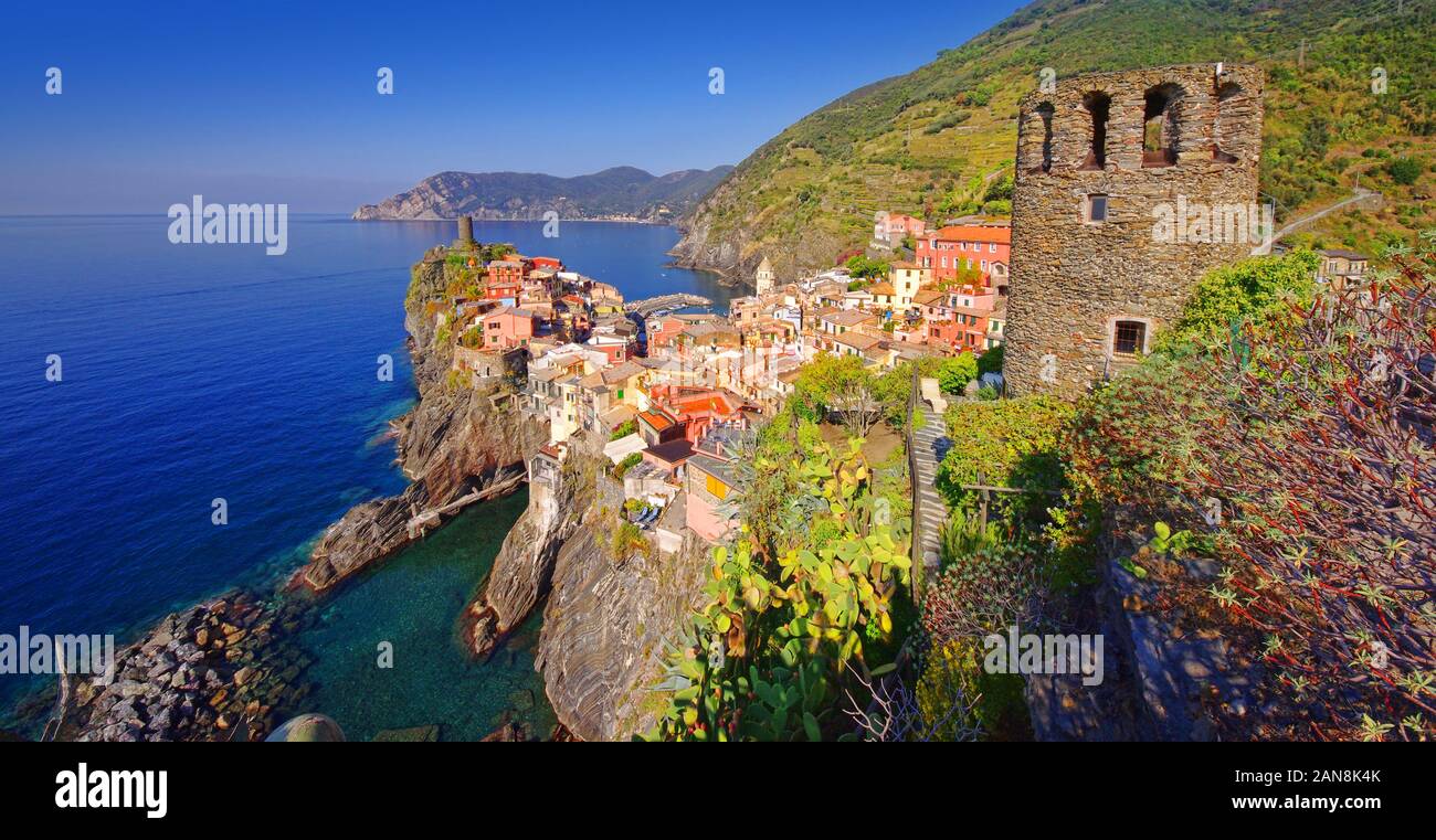 Vernazza old village in Cinque Terre, Italy Stock Photo - Alamy