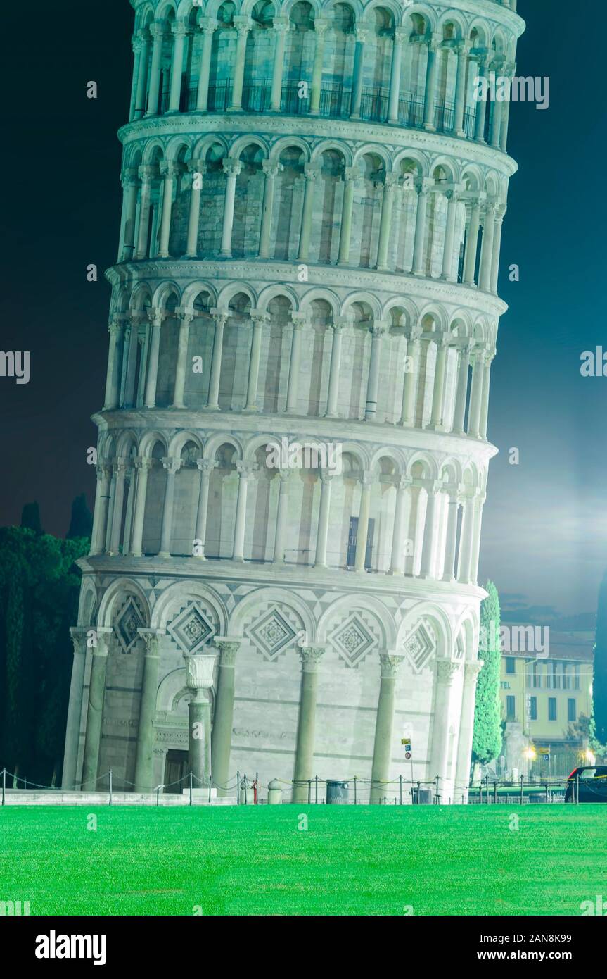 the Leaning Tower of Pisa at night. Italy Stock Photo - Alamy
