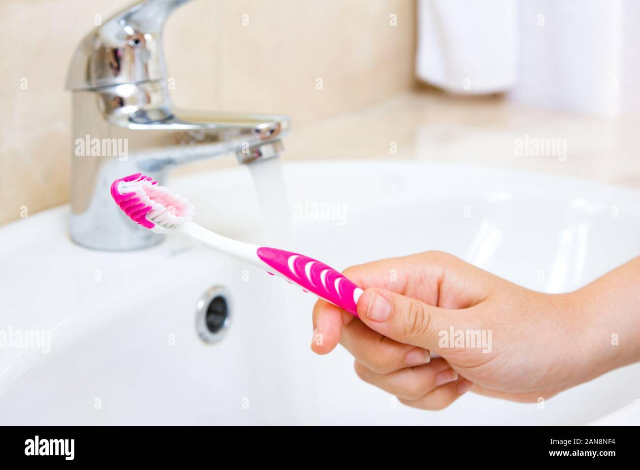 Brush teeth tap hi-res stock photography and images - Alamy
