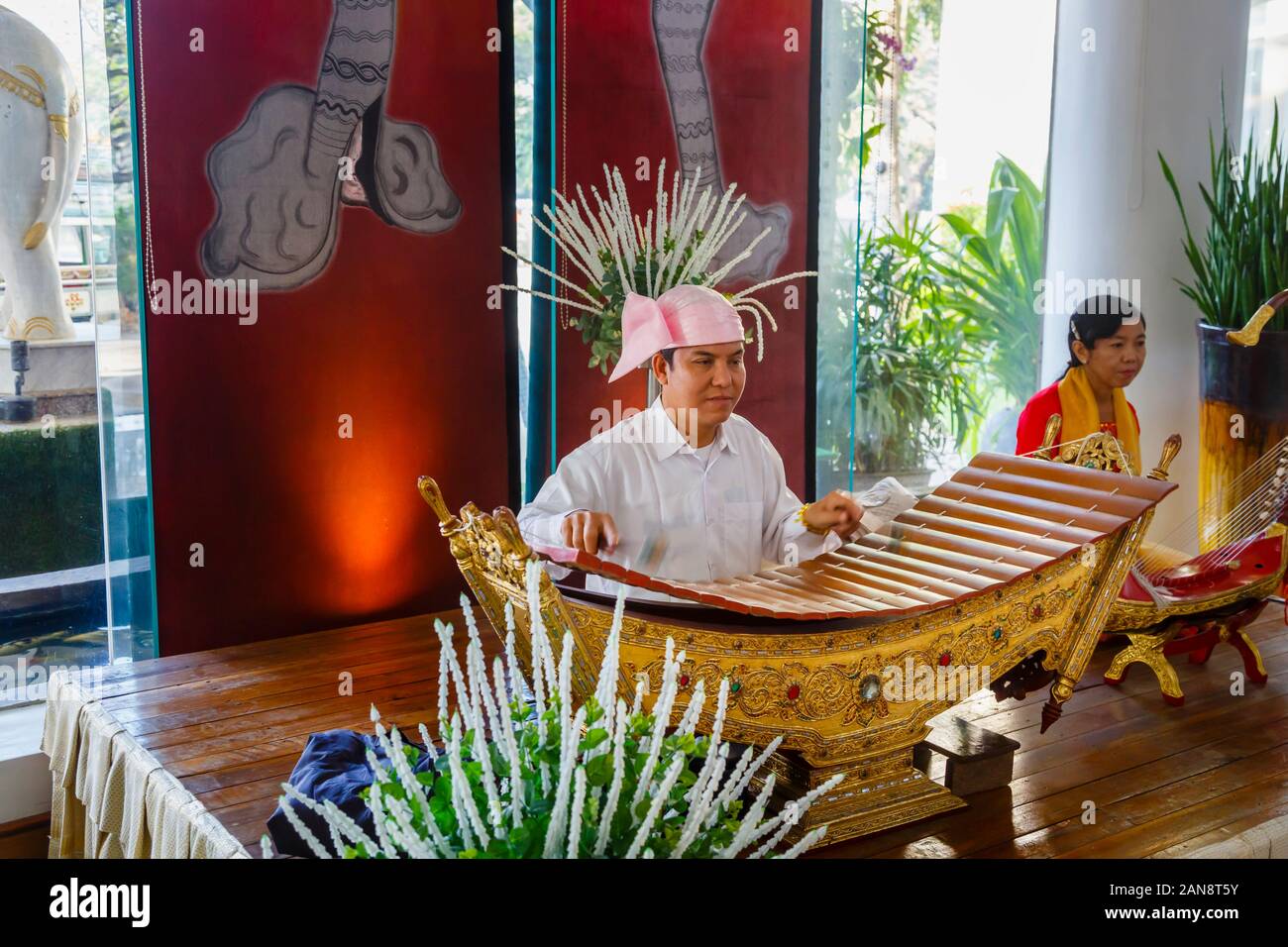 Performing arts xylophone hi-res stock photography and images - Alamy