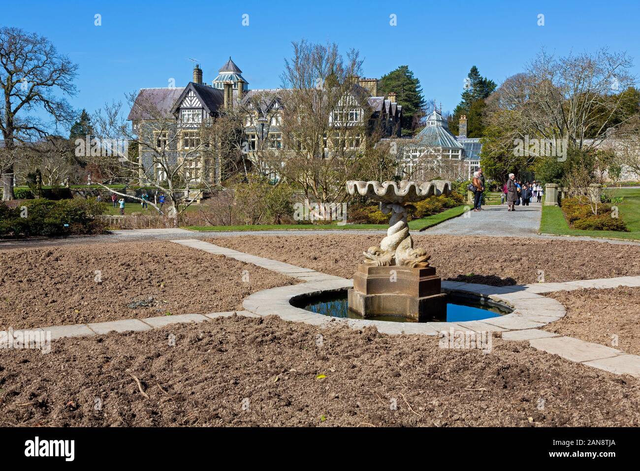 Bodnant hall hi-res stock photography and images - Alamy