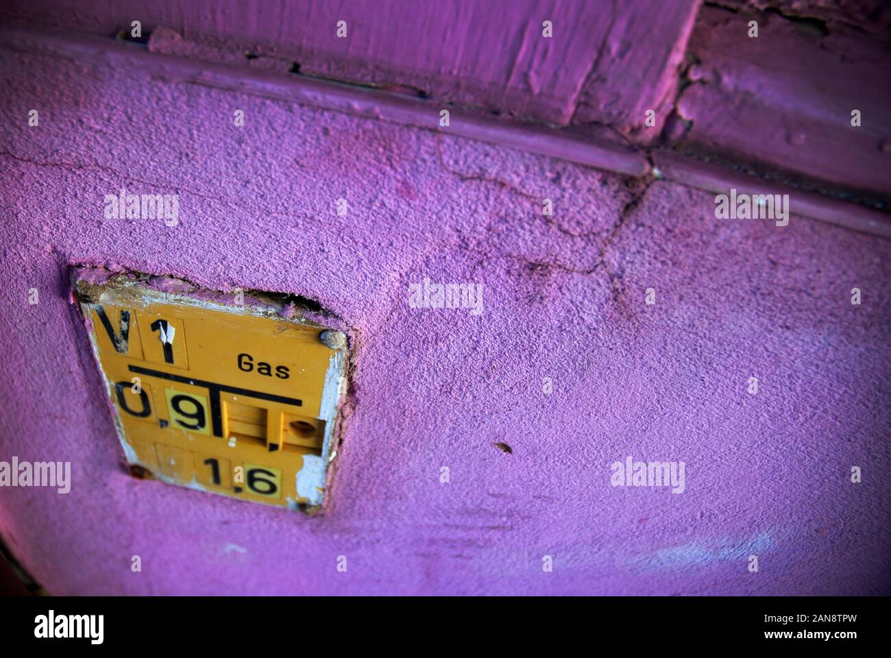 Warning gas meter sign hi-res stock photography and images - Alamy