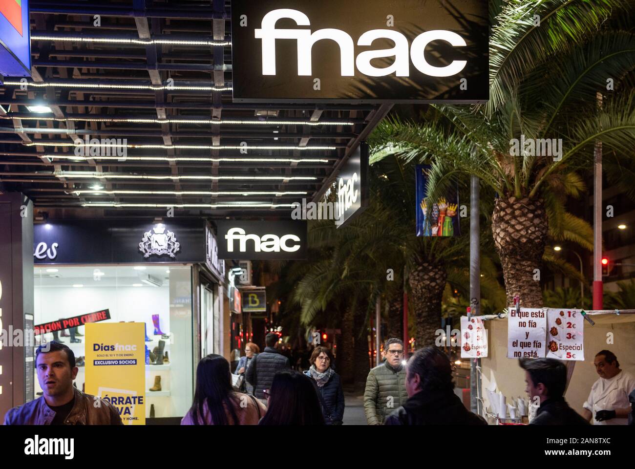 Fnac logo hi-res stock photography and images - Alamy
