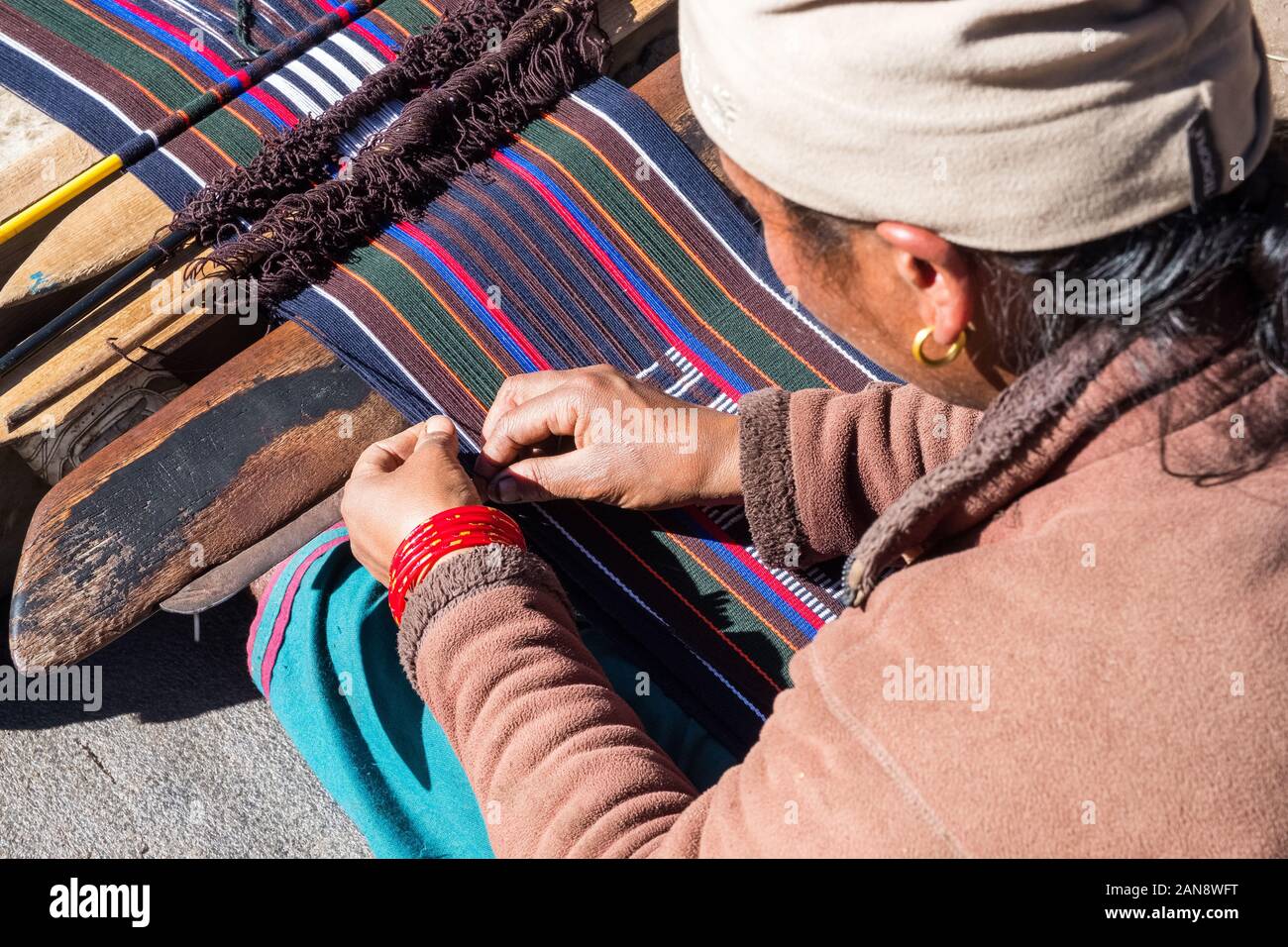 Weaving loom nepal hi-res stock photography and images - Alamy