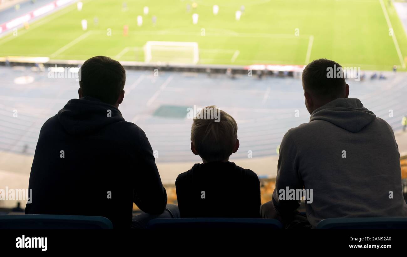 Spectator shadows hi-res stock photography and images - Alamy