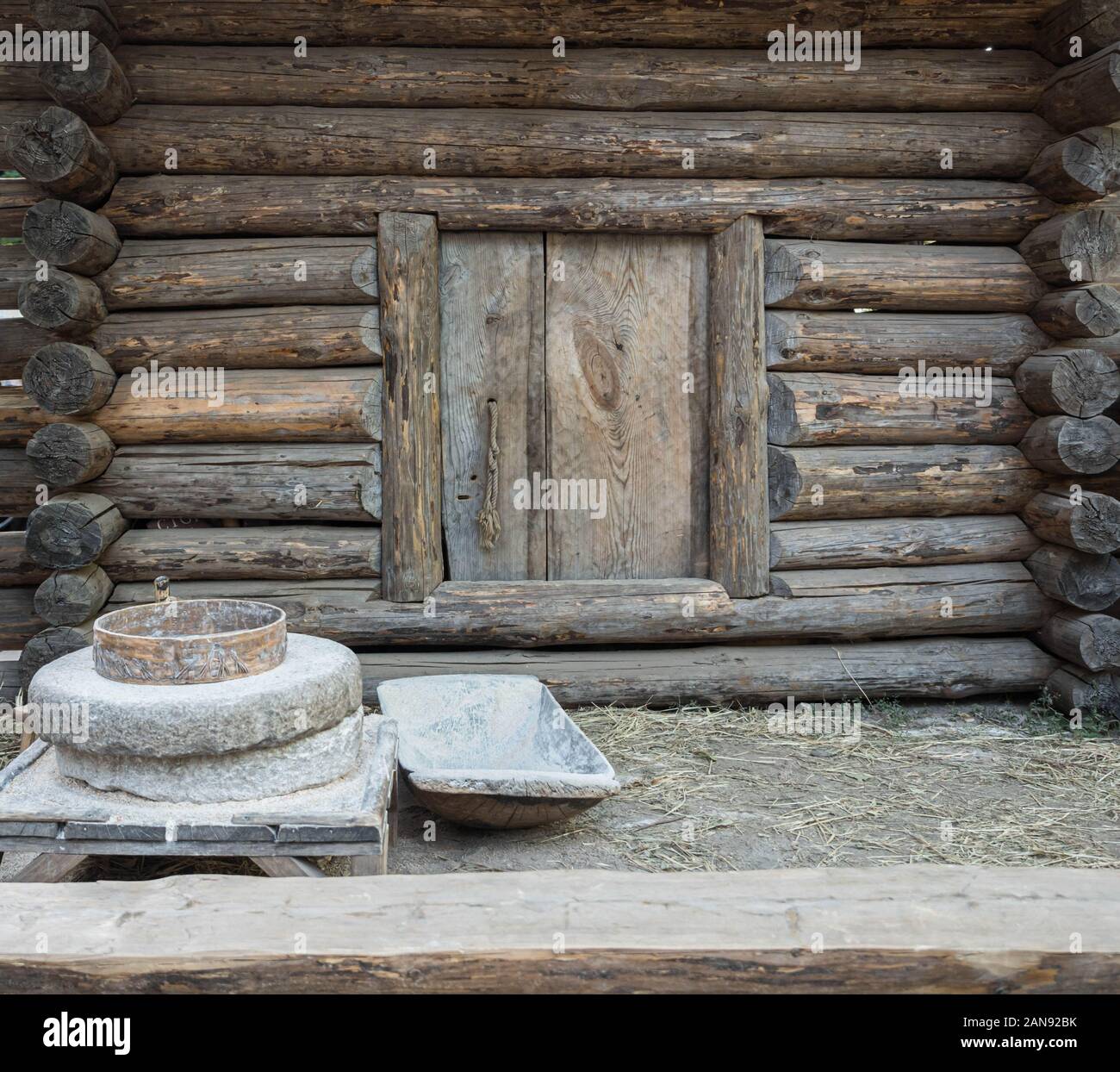 Rotary discoid mill stone for hand-grinding a grain into flour ...