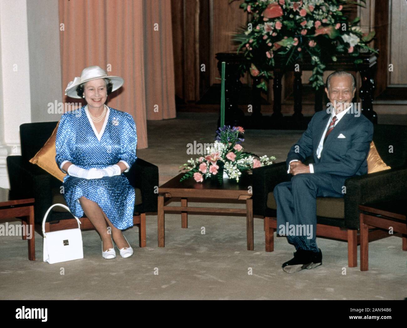1985 queen elizabeth ii hi-res stock photography and images - Alamy