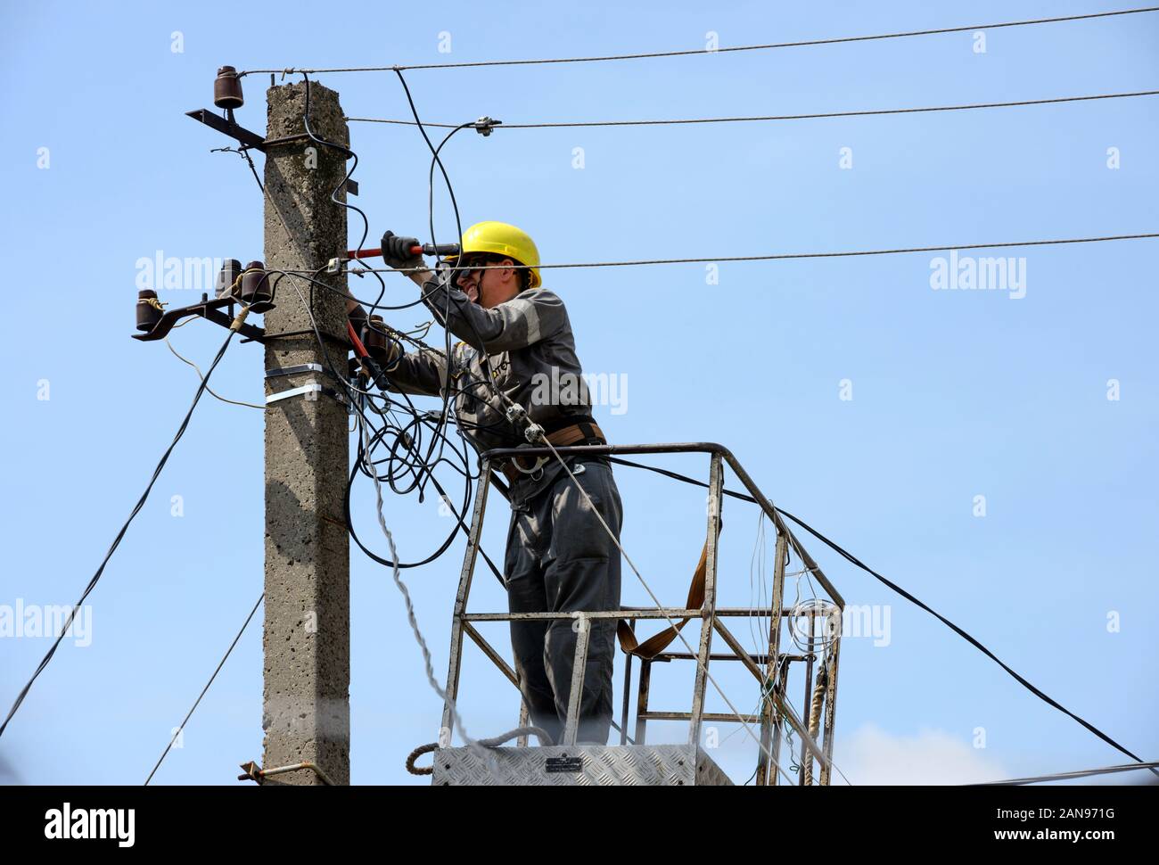 Industrial wire basket hi-res stock photography and images - Alamy