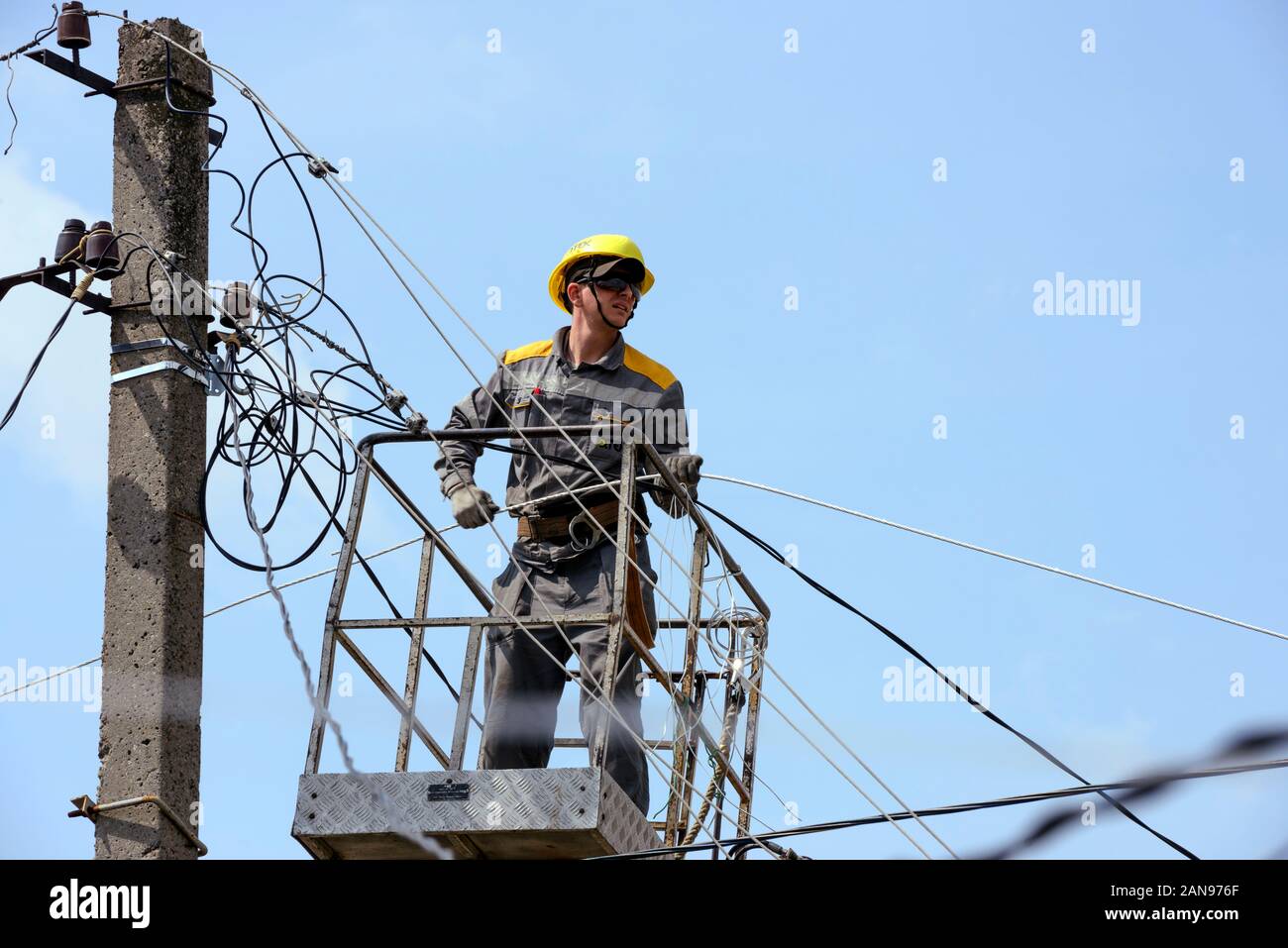 Aerial work platform hi-res stock photography and images - Alamy