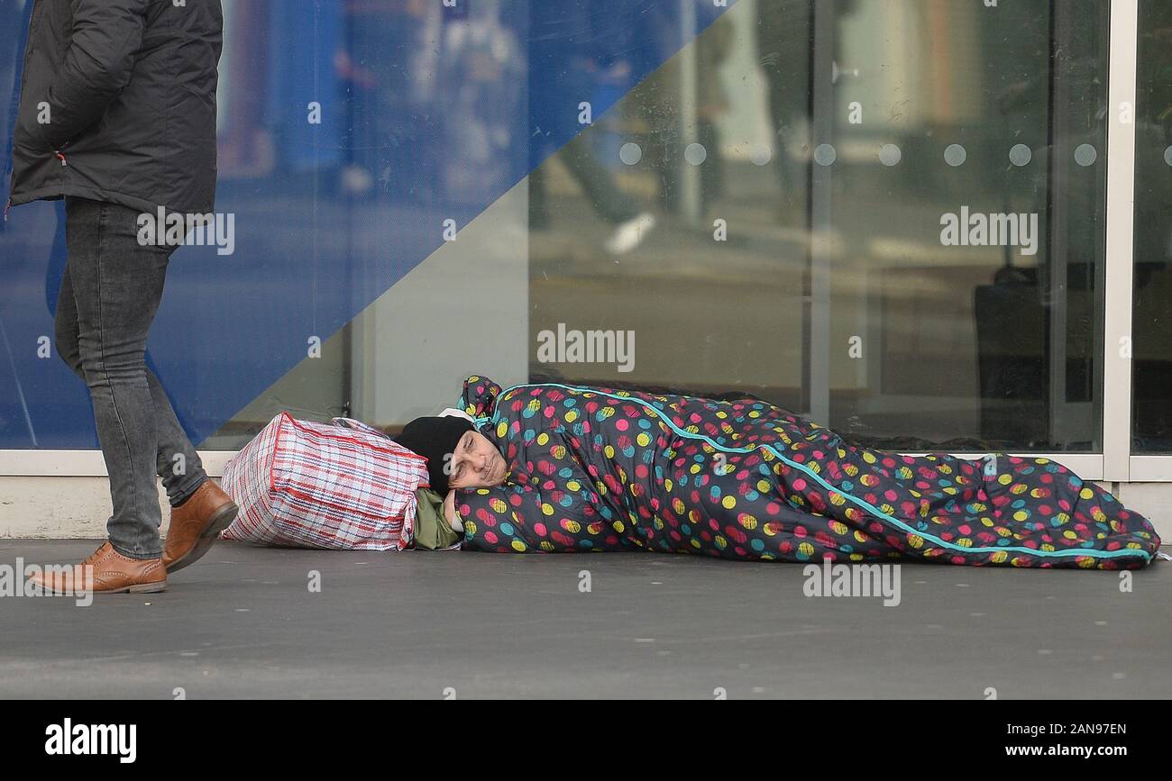 Photo of homeless people hi-res stock photography and images - Alamy