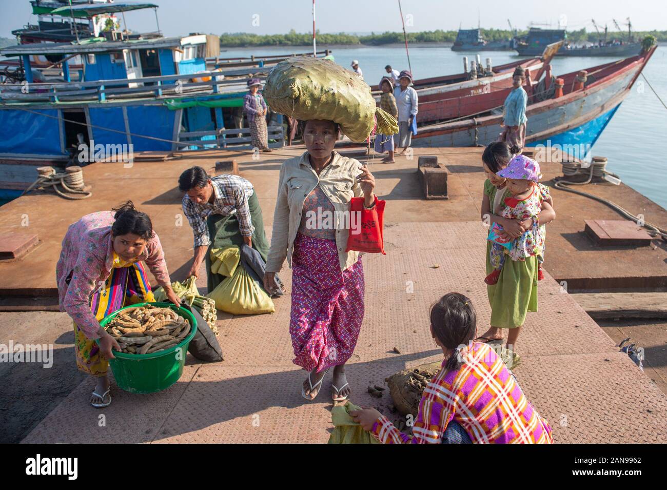 Kyaukpyu hi-res stock photography and images - Alamy