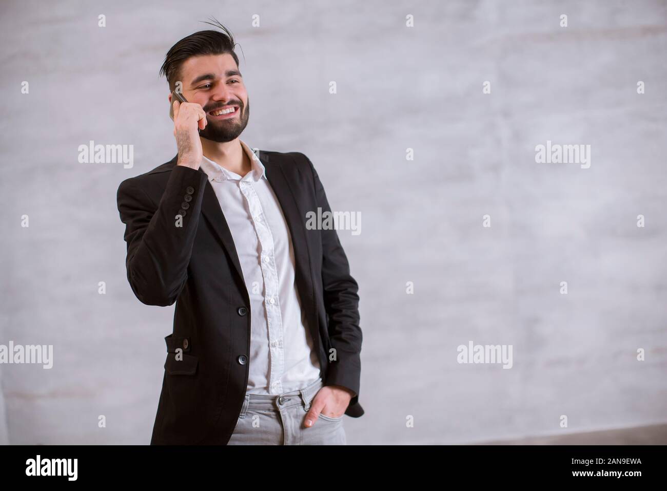 Standing wal hi-res stock photography and images - Alamy