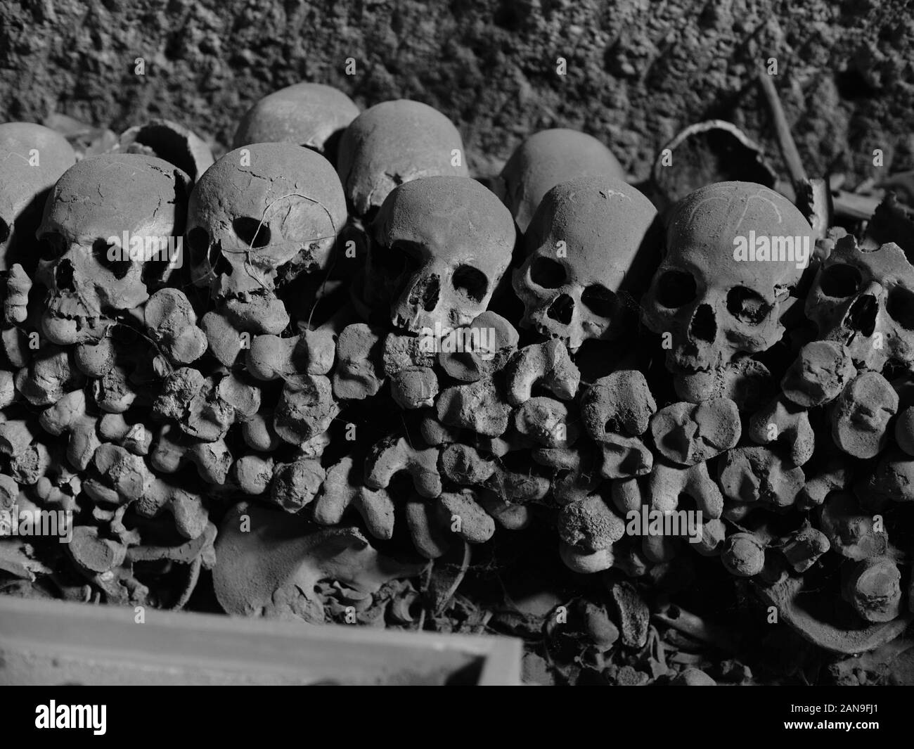 Skull in ground Black and White Stock Photos & Images - Alamy