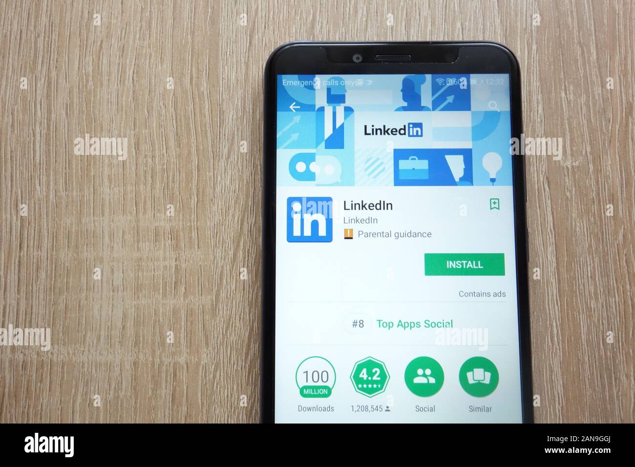 LinkedIn app on Google Play Store website displayed on Huawei Y6 2018 ...