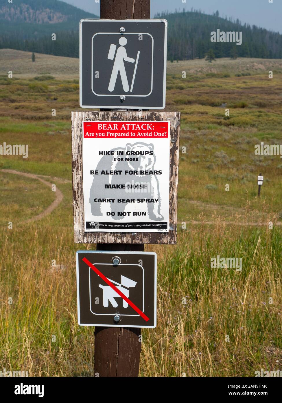 Bear country sign hi-res stock photography and images - Alamy
